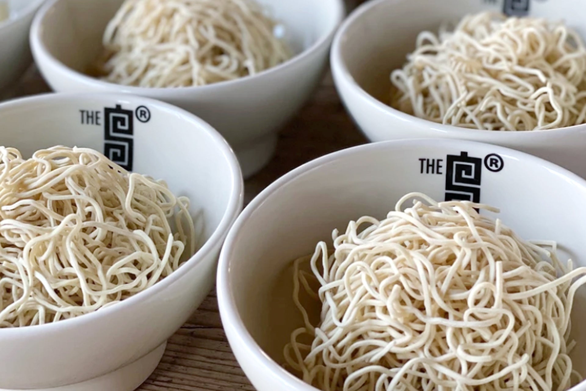 宮崎初の「トマトラーメン専門店nooup(スヌープ)」が宮崎名物辛麺を身体に優しくアップデートし、全店舗にて「激辛拉麺祭」を12月9日より