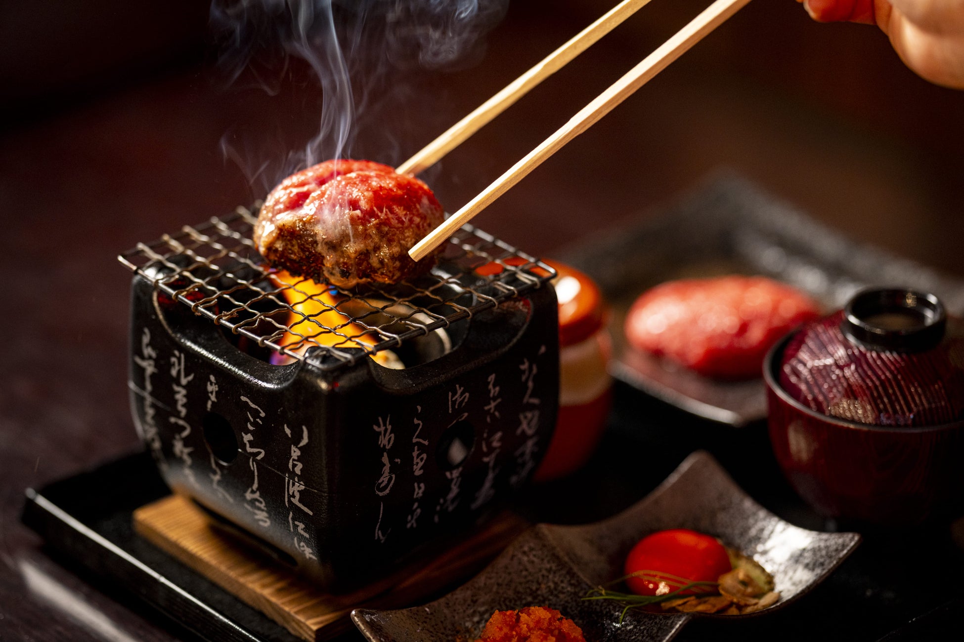 【2024年4月】京都一の観光名所 伏見稲荷にある肉の専門店「肉のおだきち伏見稲荷本店」にて、厳選された和牛を使用した春の新商品を発表