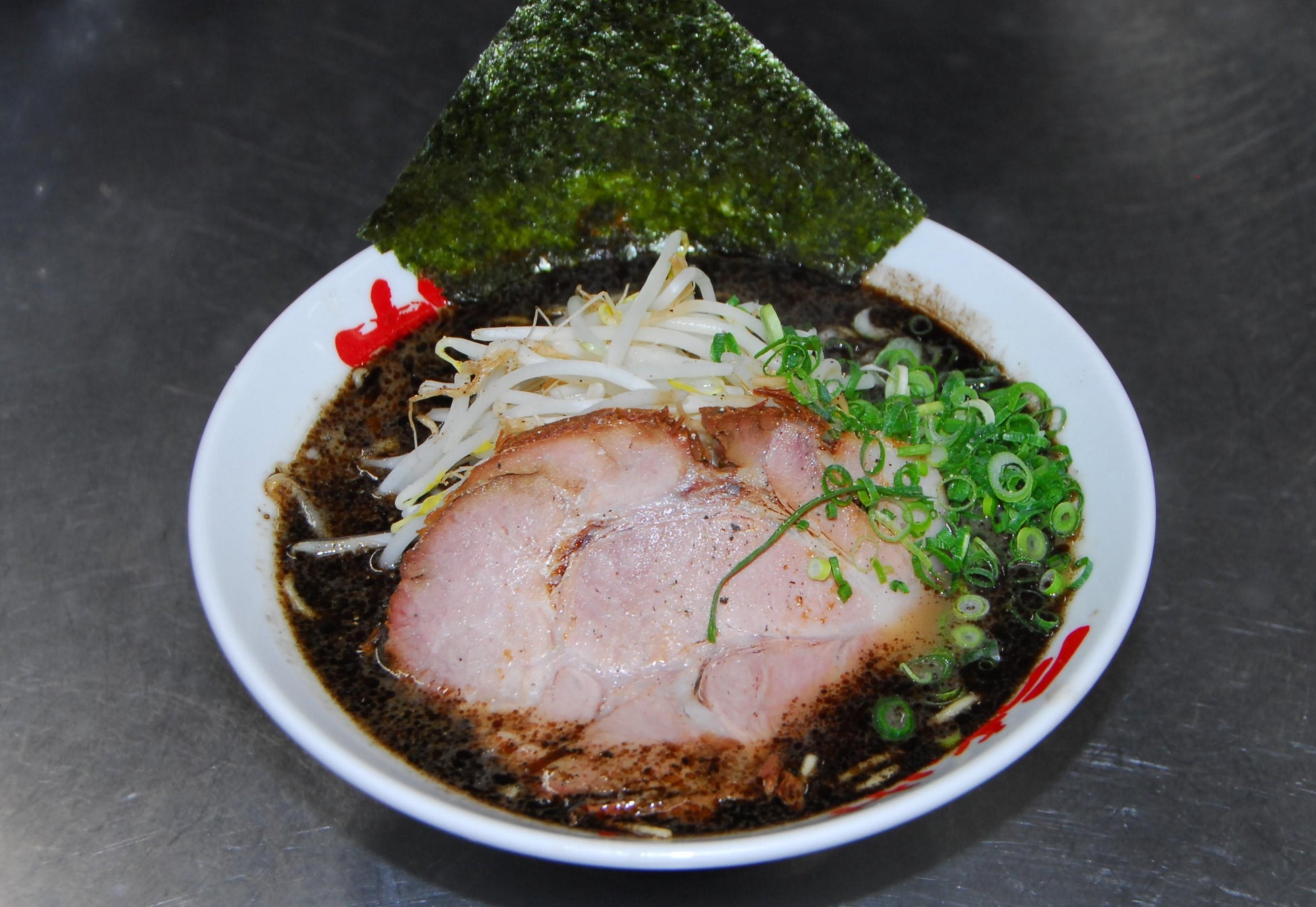 家系ラーメン人気チェーン「せい家」の創業者が、繁盛店「なんつッ亭」を買収。「ラーメン新時代」が到来 グルメプレス