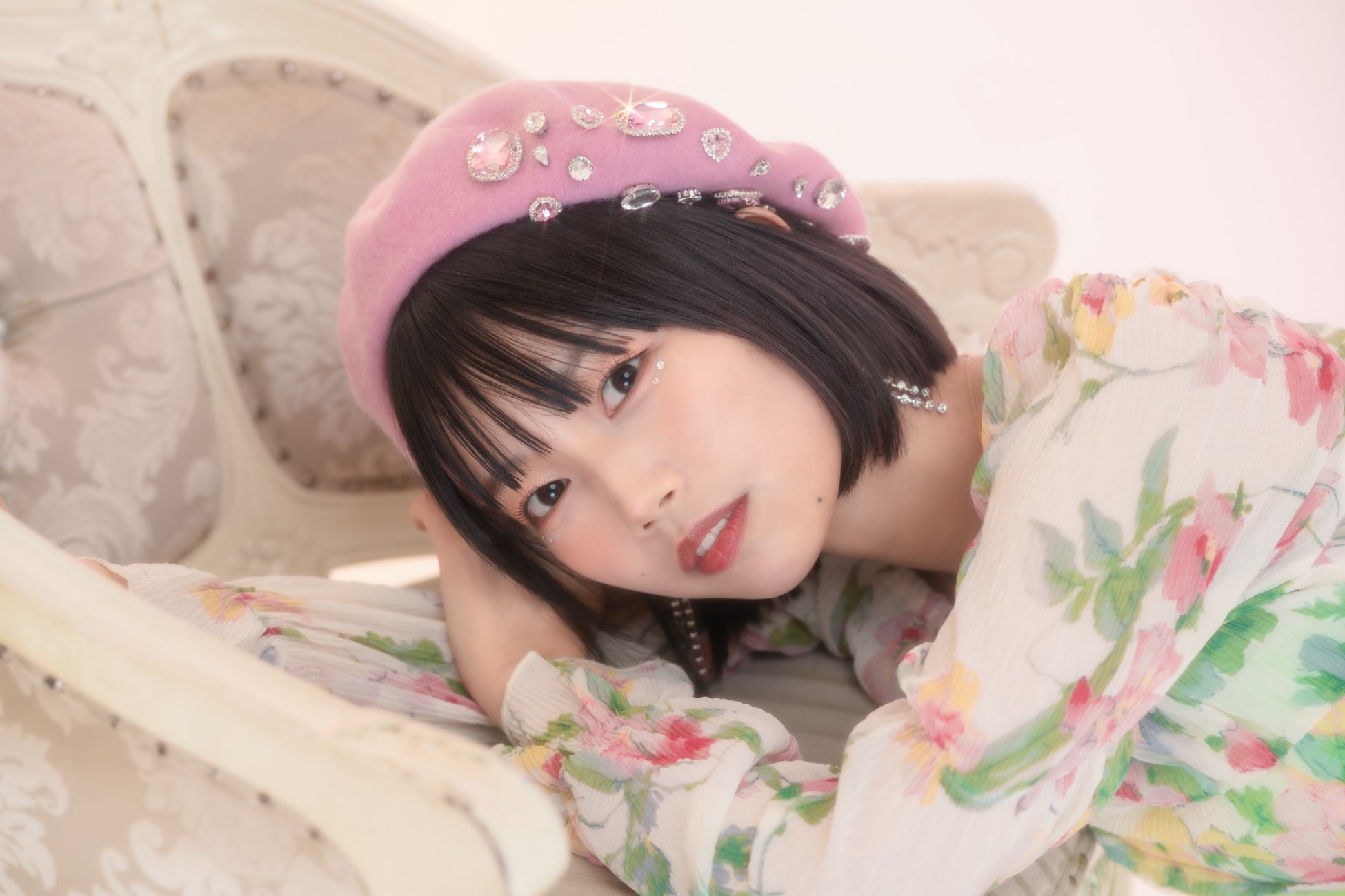 7人組アイドルグループ『ideal Peco』”dressed(ドレッシード)衣装の新ビジュアル公開にファン歓喜!「ディズニープリンセス