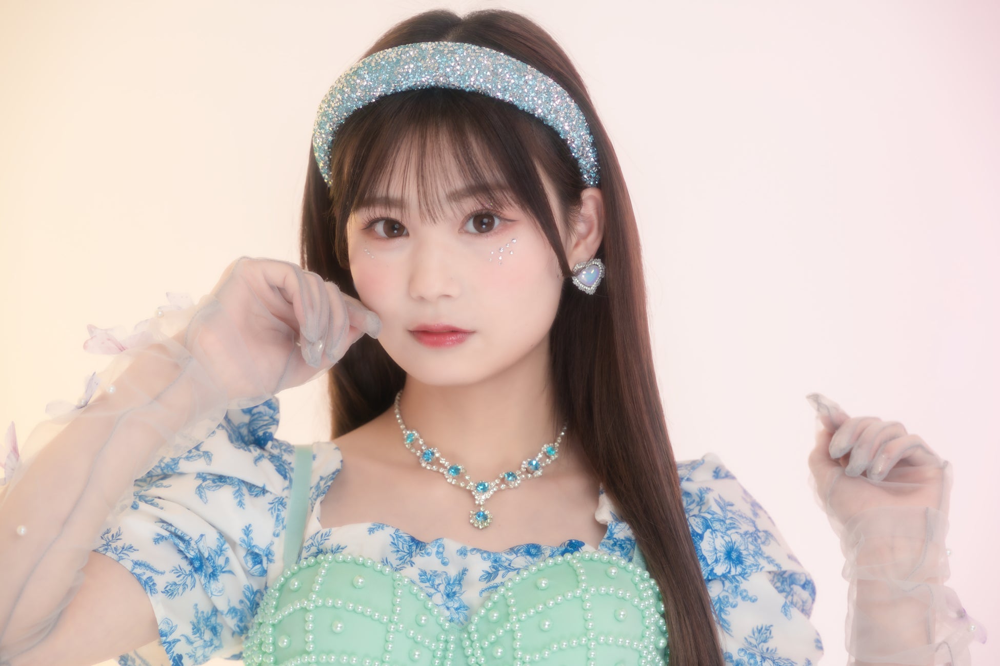 7人組アイドルグループ『ideal Peco』”dressed(ドレッシード)衣装の新ビジュアル公開にファン歓喜!「ディズニープリンセス