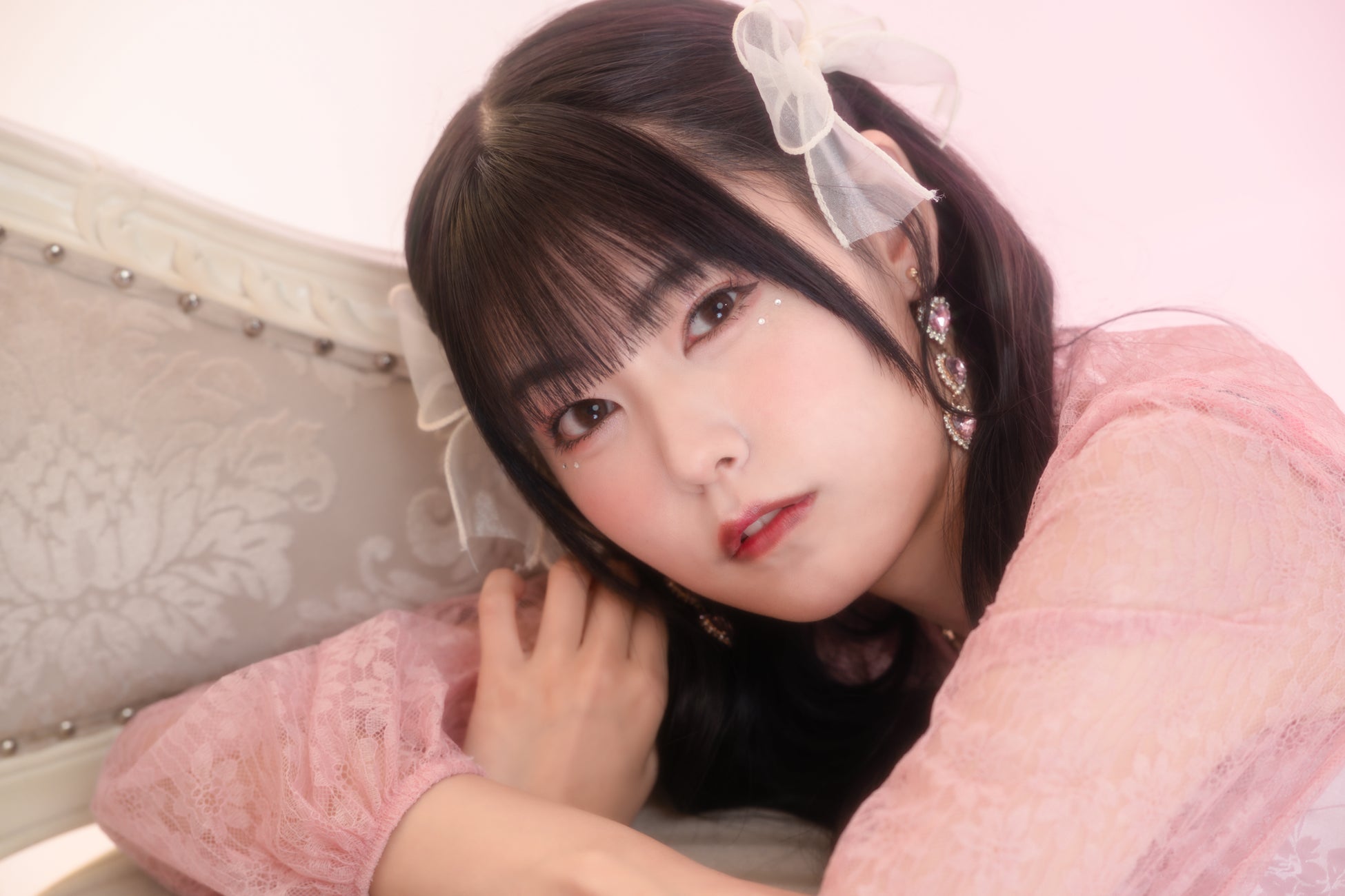 7人組アイドルグループ『ideal Peco』”dressed(ドレッシード)衣装の新ビジュアル公開にファン歓喜!「ディズニープリンセス