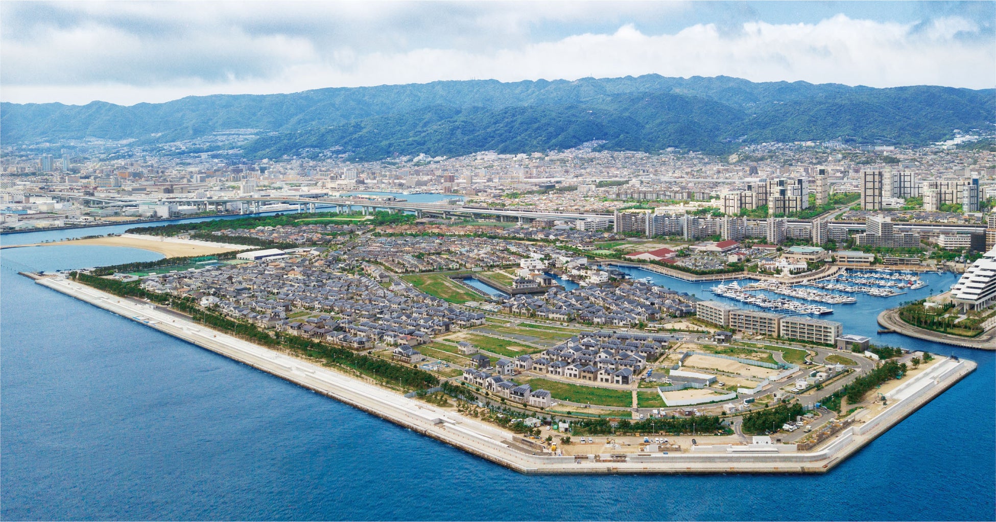 兵庫県 南芦屋浜地域に展開する総戸数 約500戸の街づくり。スマートシティ潮芦屋「そらしま」最終街区『あさなぎの街』で電力マイクログリッド