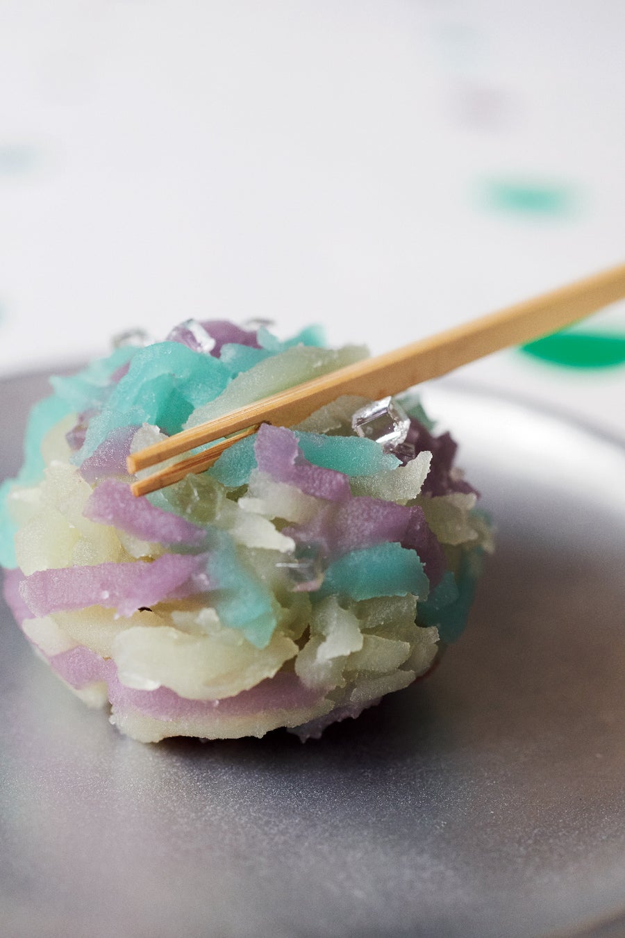 雨にきらめく「紫陽花あじさいの和菓子」|京菓子老舗「鶴屋吉信」より、かわいい琥珀糖や羊羹などが期間限定で登場。 グルメプレス