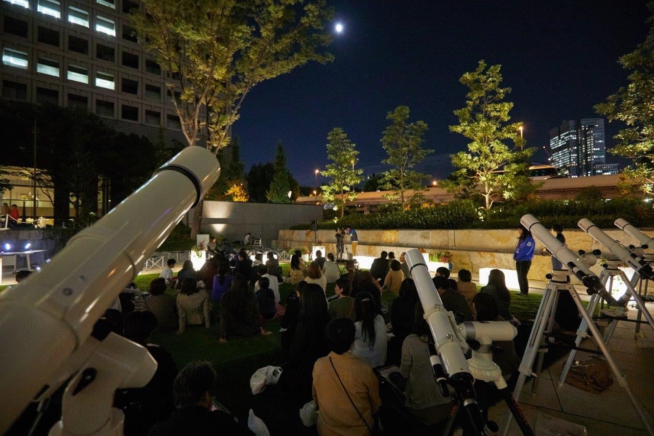 <千代田区・東京ガーデンテラス紀尾井町>南側の空が大きく広がる東京ガーデンテラス紀尾井町は都会の星空スポット!kioi Summer 2023