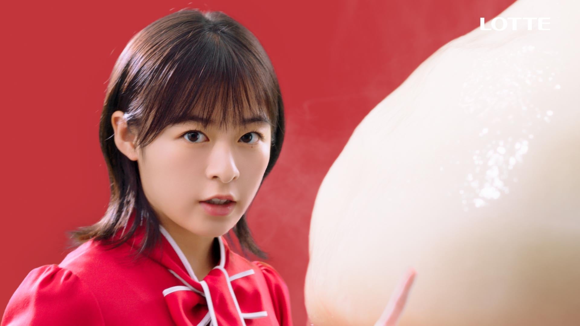 ロッテ「雪見だいふく」新cm『おいしさの秘密』篇119よりオンエア!森七菜さんが「cgじゃないんですよ!」とつきたてのおもちでアイスを包み
